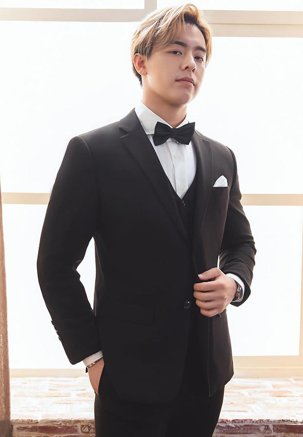 TITUS LOW DJ หนุ่มหล่อ ซิกแพคแน่น รอยสักเท่โดนใจ