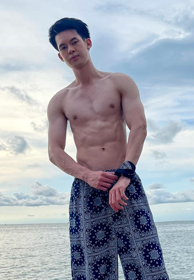 Sukrit Cnw หนุ่มหล่อตี๋ สูงยาวเข่าดี ผิวขาวอมชมพู วัยรุ่นเมกาตัวจริง