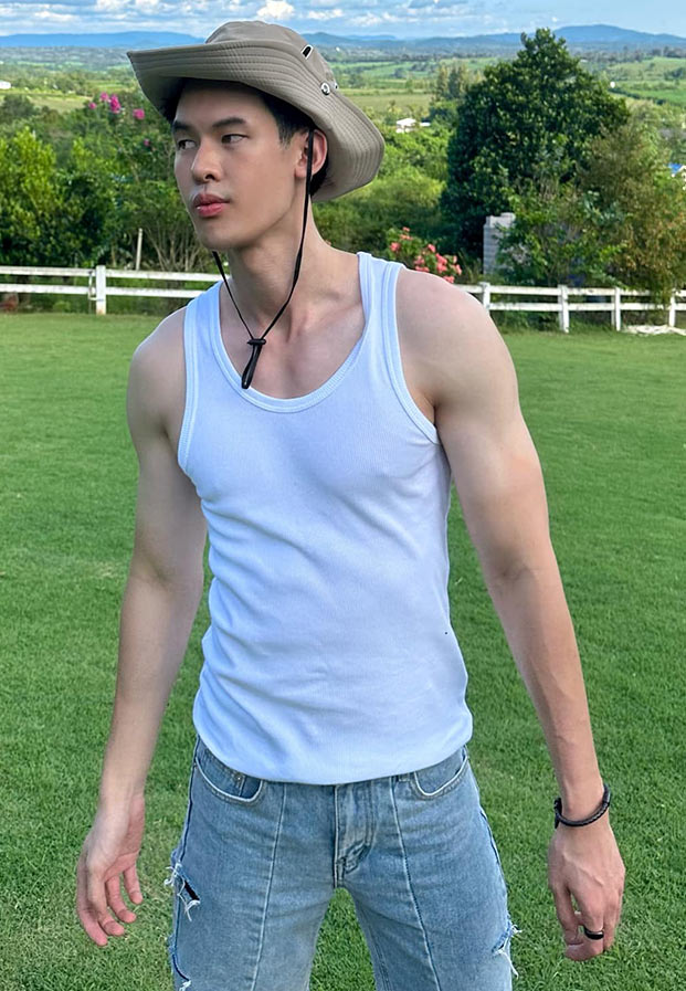 Sukrit Cnw หนุ่มหล่อตี๋ สูงยาวเข่าดี ผิวขาวอมชมพู วัยรุ่นเมกาตัวจริง