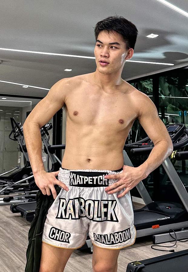 Rambolek หนุ่มหล่องานดี หุ่นแซ่บ ดีกรีนักมวยดาวรุ่ง