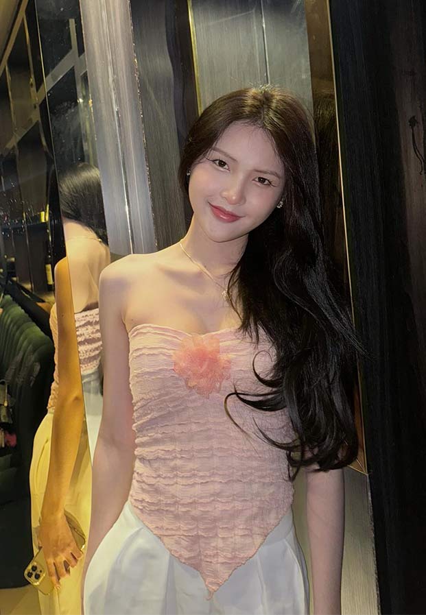 Chanthida เน็ตไอดอลสาวสวย ออร่าฉ่ำ เสน่ห์ร้อนแรงเกินห้ามใจ